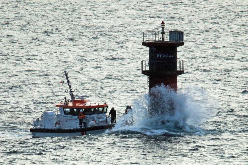 Phares et balises : l’Iroise en intervention dans le goulet de Brest ...