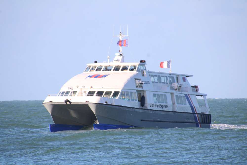 L'ancien Louarn, première des anciennes vedettes de Morlenn Express à ...