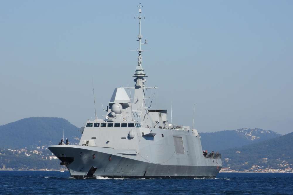Avec sa nouvelle conduite de tir, la FREMM Normandie abat deux cibles ...