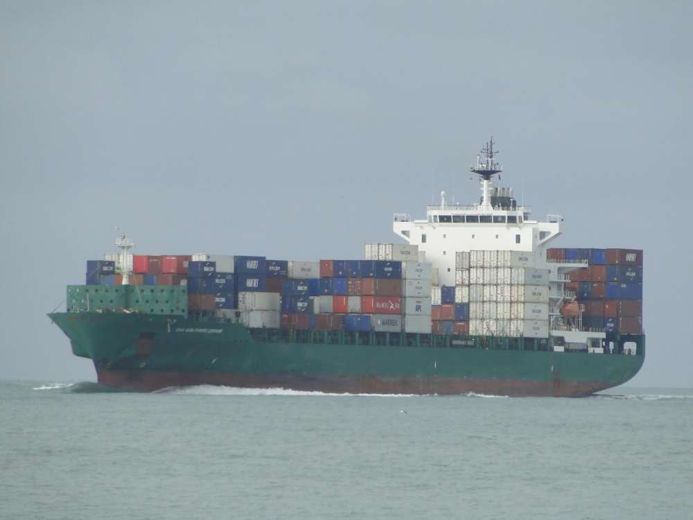 Ormuz : un porte-conteneurs de CMA CGM frappé, le corridor américain ...
