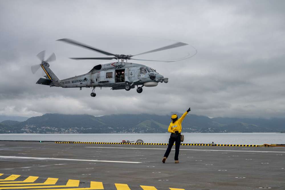 Mission Jeanne d’Arc : après le Canada, le Dixmude et l'Aconit arrivent ...