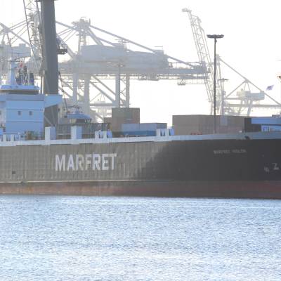 Le Marfret Niolon emmène une vedette de la Gendarmerie maritime en ...