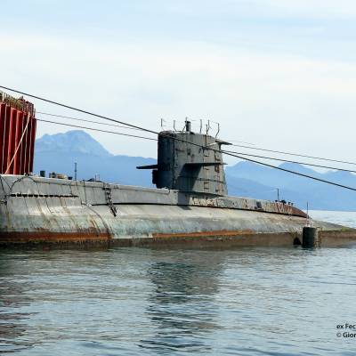 Le Seaway Albatross convoie trois anciens sous-marins italiens vers la ...