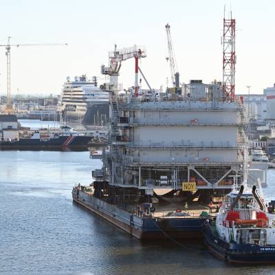 Yeu-Noirmoutier : le topside de la sous-station électrique a quitté ...