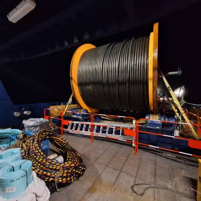 Seaway Transports Maritimes : à bord du Men-Du, au travail sur un câble ...